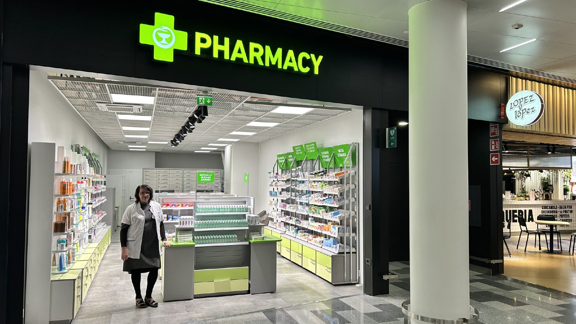 Helsinki-Vantaan lentoaseman tuloaulassa toimii jälleen apteekki ...