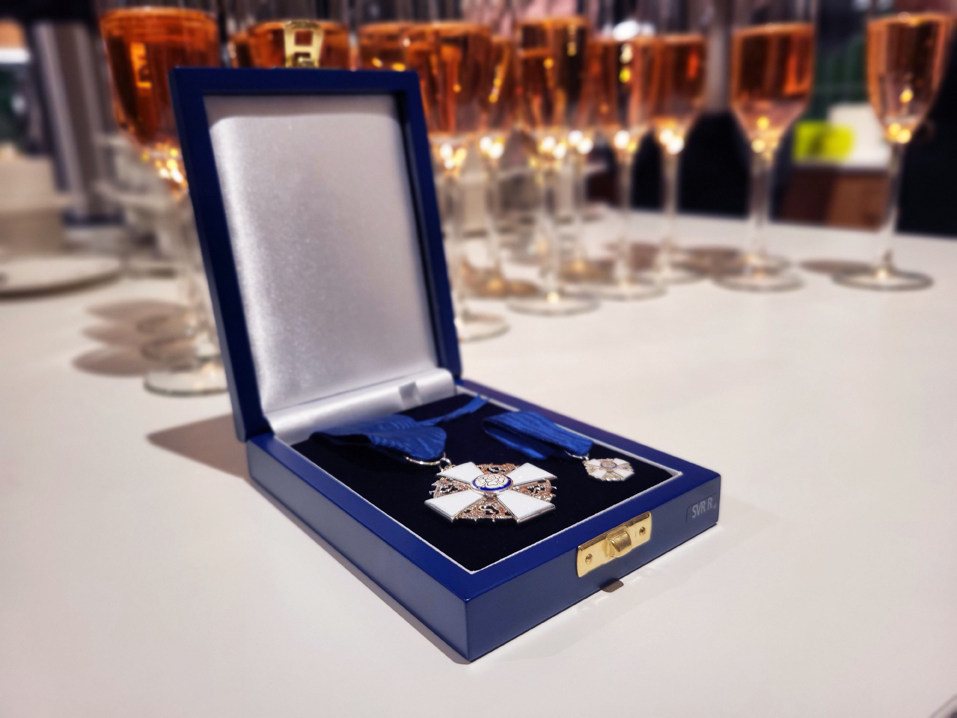 Anne Lehtoselle ja Pasi Palmroosille Suomen Valkoisen Ruusun ...